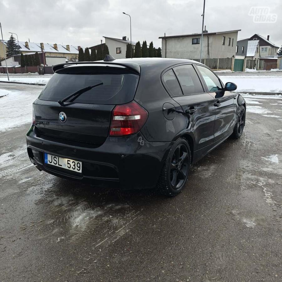 Black BMW 120 2007 in Kaunas, with an engine capacity of 2.00 L and mileage of 285 thousand km for 4499 €, photo 4 on AUTOMOTO.COM.LV