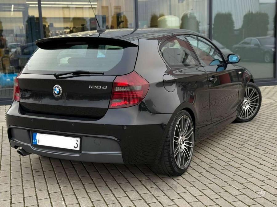 Black BMW 120 2007 in Klaipeda, with an engine capacity of 2.00 L and mileage of 297 thousand km for 4850 €, photo 10 on AUTOMOTO.COM.LV