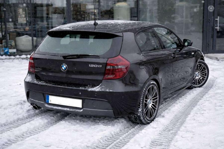 Black BMW 120 2007 in Klaipeda, with an engine capacity of 2.00 L and mileage of 297 thousand km for 4850 €, photo 3 on AUTOMOTO.COM.LV