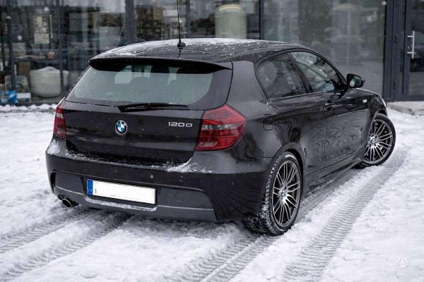 Black BMW 120 2007 in Klaipeda, with an engine capacity of 2.00 L and mileage of 297 thousand km for 4850 €, photo 3 on AUTOMOTO.COM.LV