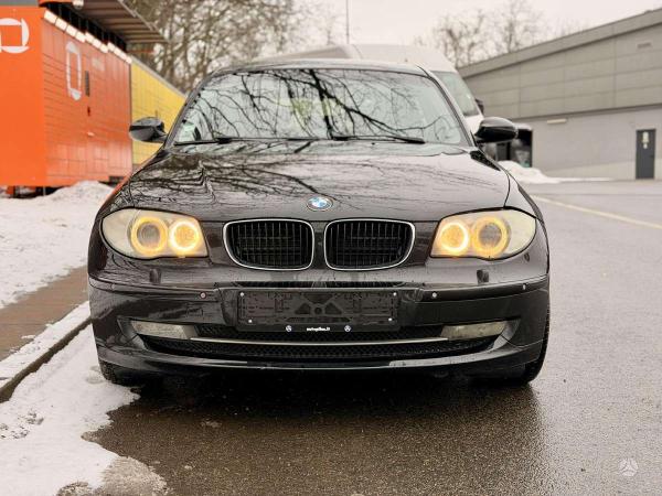 Black BMW 120 2007 in Vilnius, with an engine capacity of 2.00 L and mileage of 313 thousand km for 2890 €, photo 2 on AUTOMOTO.COM.LV