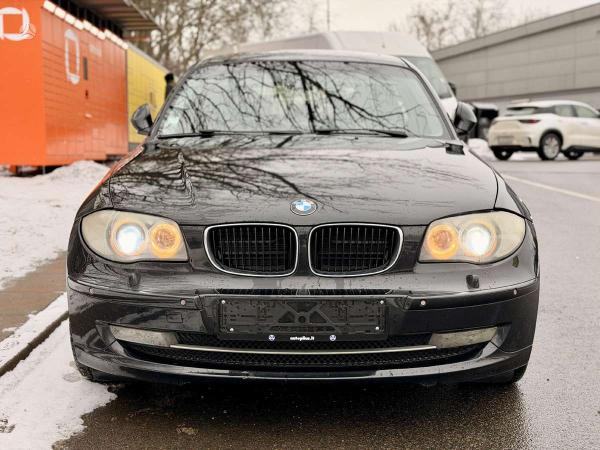 Black BMW 120 2007 in Vilnius, with an engine capacity of 2.00 L and mileage of 313 thousand km for 2890 €, photo 7 on AUTOMOTO.COM.LV