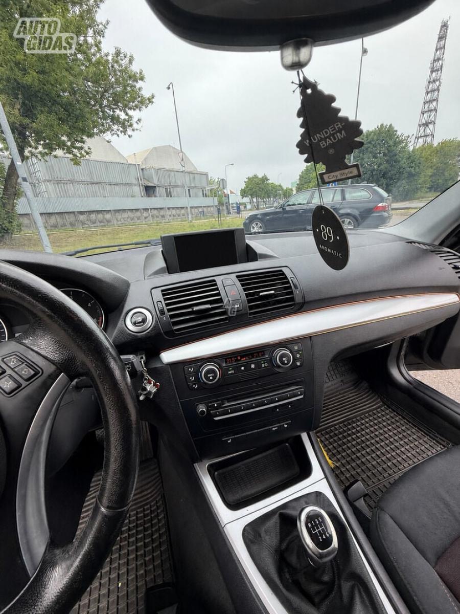 Melns BMW 120 2007 Klaipėda, ar dzinēja tilpumu 2.00 L un nobraukumu 298 tūkst. km par 2599 €, foto 4 vietnē AUTOMOTO.COM.LV
