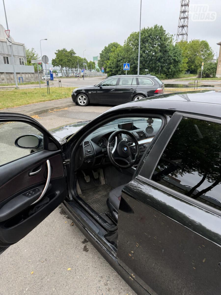 Melns BMW 120 2007 Klaipėda, ar dzinēja tilpumu 2.00 L un nobraukumu 298 tūkst. km par 2599 €, foto 8 vietnē AUTOMOTO.COM.LV
