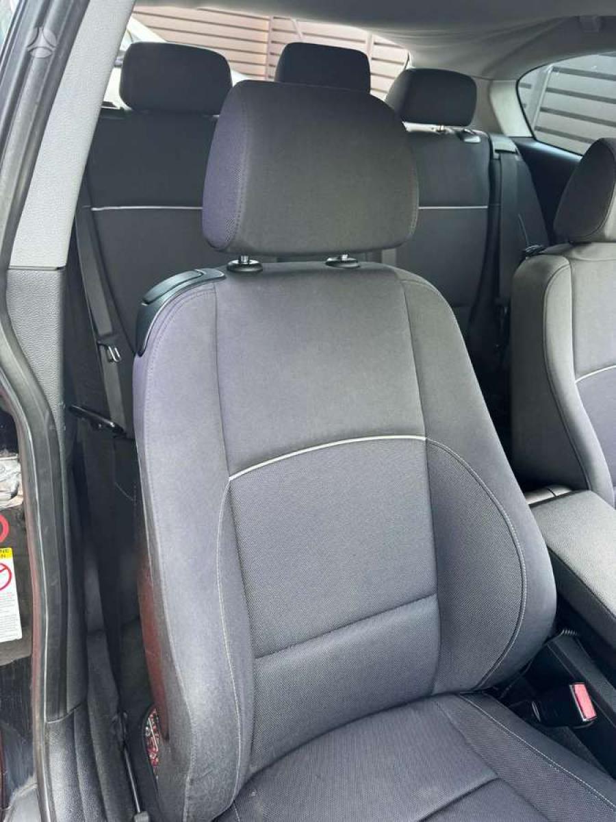 Black BMW 120 2007 in Panevezys, with an engine capacity of 2.00 L and mileage of 320 thousand km for 1950 €, photo 8 on AUTOMOTO.COM.LV