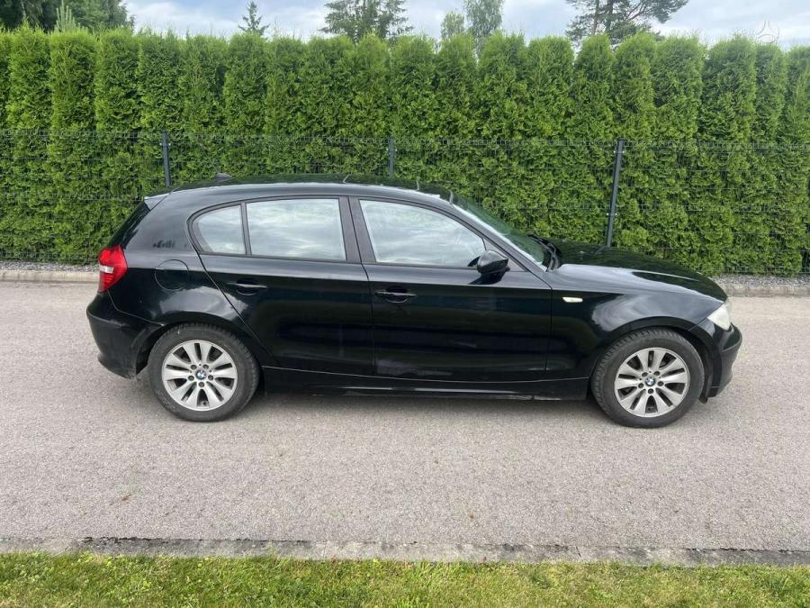 Black BMW 120 2007 in Kaunas, with an engine capacity of 2.00 L and mileage of 326 thousand km for 3400 €, photo 3 on AUTOMOTO.COM.LV