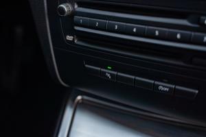 Black BMW 120 2007 in Riga, with an engine capacity of 2.00 L and mileage of 274 thousand km for 5500 €, photo 6 on AUTOMOTO.COM.LV