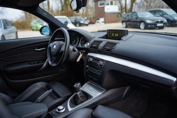 Black BMW 120 2007 in Riga, with an engine capacity of 2.00 L and mileage of 274 thousand km for 5500 €, photo 7 on AUTOMOTO.COM.LV