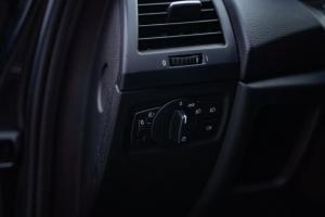 Black BMW 120 2007 in Riga, with an engine capacity of 2.00 L and mileage of 274 thousand km for 5500 €, photo 9 on AUTOMOTO.COM.LV
