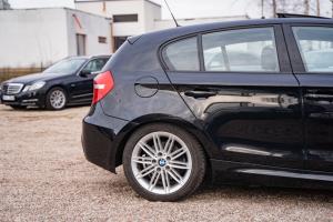 Black BMW 120 2007 in Riga, with an engine capacity of 2.00 L and mileage of 274 thousand km for 5500 €, photo 13 on AUTOMOTO.COM.LV