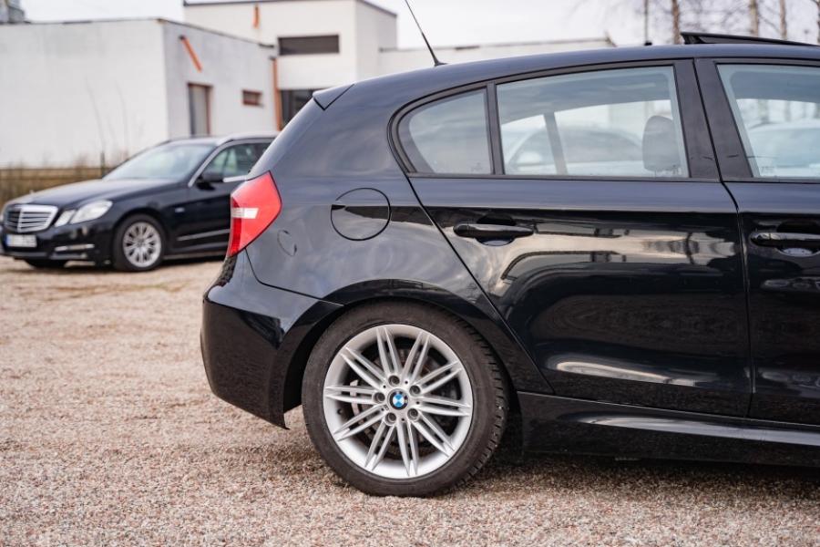 Black BMW 120 2007 in Riga, with an engine capacity of 2.00 L and mileage of 274 thousand km for 5500 €, photo 13 on AUTOMOTO.COM.LV