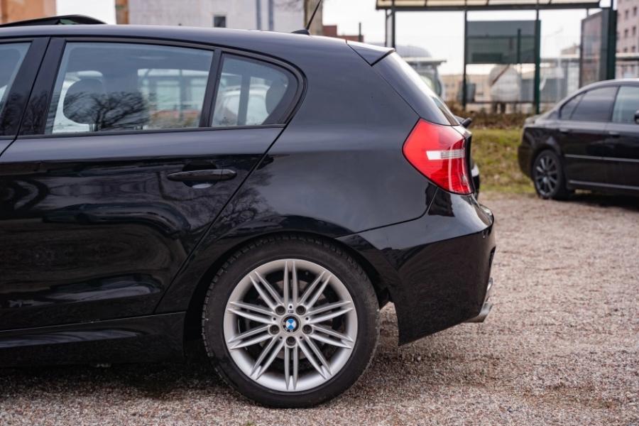 Black BMW 120 2007 in Riga, with an engine capacity of 2.00 L and mileage of 274 thousand km for 5500 €, photo 17 on AUTOMOTO.COM.LV