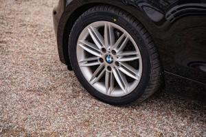 Black BMW 120 2007 in Riga, with an engine capacity of 2.00 L and mileage of 274 thousand km for 5500 €, photo 18 on AUTOMOTO.COM.LV