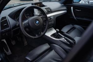 Black BMW 120 2007 in Riga, with an engine capacity of 2.00 L and mileage of 274 thousand km for 5500 €, photo 24 on AUTOMOTO.COM.LV