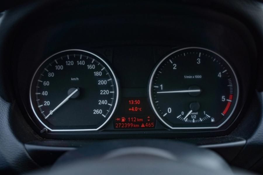 Black BMW 120 2007 in Riga, with an engine capacity of 2.00 L and mileage of 274 thousand km for 5500 €, photo 28 on AUTOMOTO.COM.LV