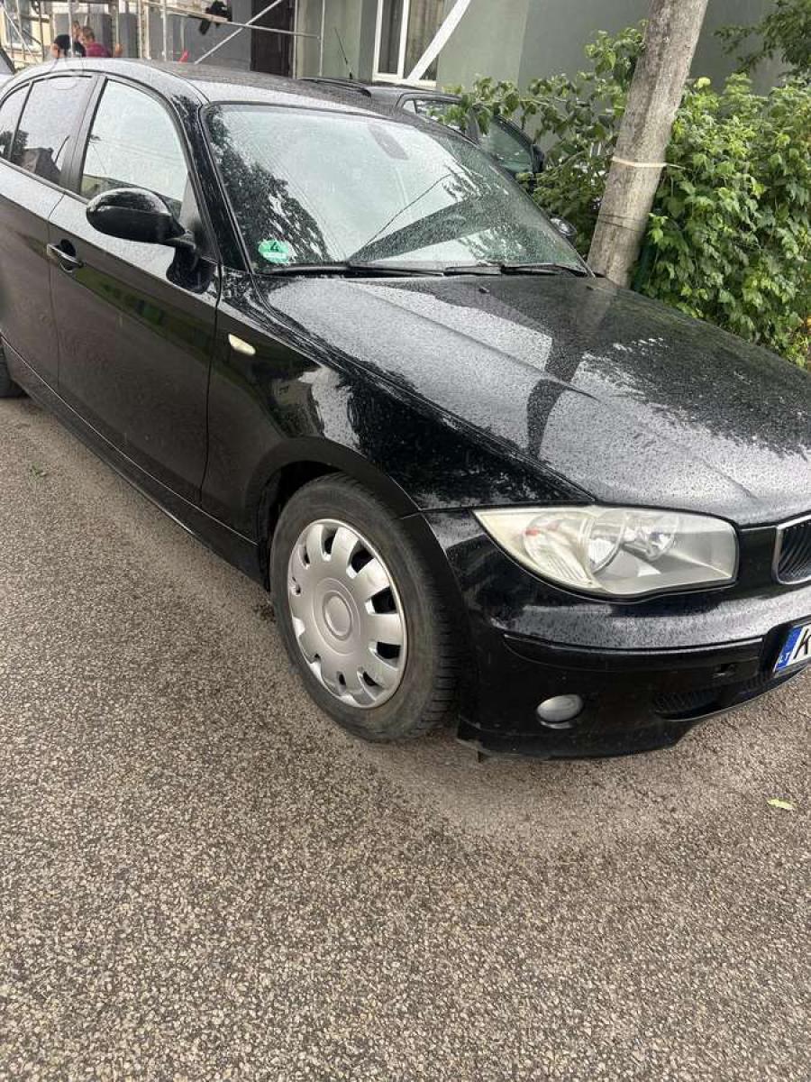 Black BMW 120 2007 in Prienai, with an engine capacity of 2.00 L and mileage of 403 thousand km for 1700 €, photo 1 on AUTOMOTO.COM.LV