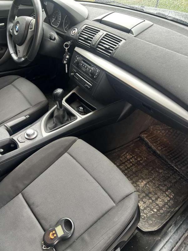 Black BMW 120 2007 in Prienai, with an engine capacity of 2.00 L and mileage of 403 thousand km for 1700 €, photo 3 on AUTOMOTO.COM.LV