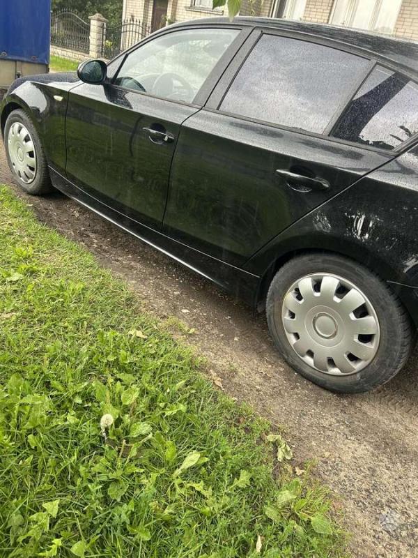 Black BMW 120 2007 in Prienai, with an engine capacity of 2.00 L and mileage of 403 thousand km for 1700 €, photo 4 on AUTOMOTO.COM.LV