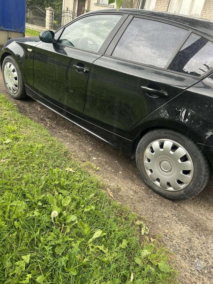 Black BMW 120 2007 in Prienai, with an engine capacity of 2.00 L and mileage of 403 thousand km for 1700 €, photo 5 on AUTOMOTO.COM.LV