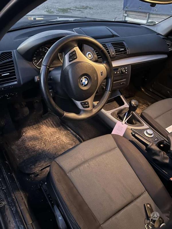 Black BMW 120 2007 in Prienai, with an engine capacity of 2.00 L and mileage of 403 thousand km for 1700 €, photo 7 on AUTOMOTO.COM.LV