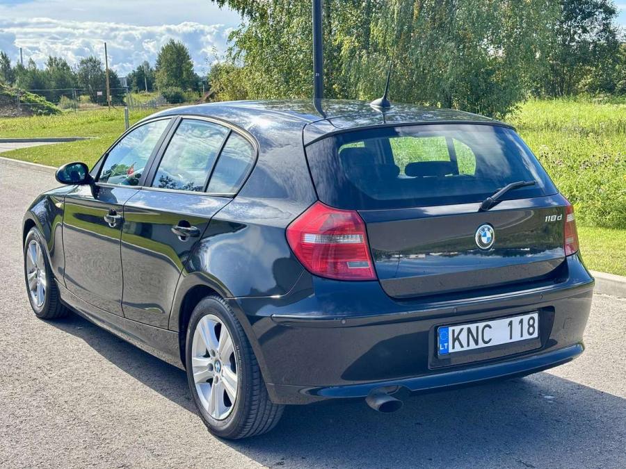 Melns BMW 120 2007 Viļņa, ar dzinēja tilpumu 2.00 L un nobraukumu 270 tūkst. km par 3500 €, foto 4 vietnē AUTOMOTO.COM.LV