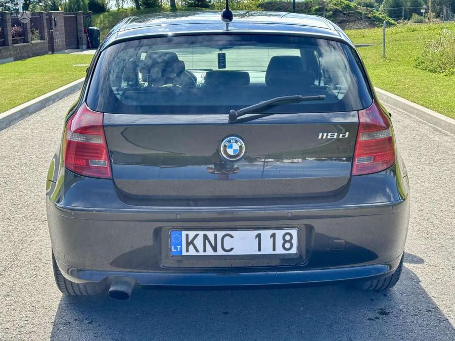 Melns BMW 120 2007 Viļņa, ar dzinēja tilpumu 2.00 L un nobraukumu 270 tūkst. km par 3500 €, foto 7 vietnē AUTOMOTO.COM.LV