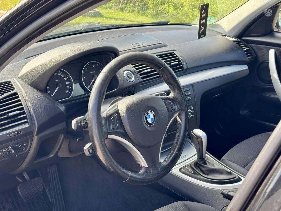 Melns BMW 120 2007 Viļņa, ar dzinēja tilpumu 2.00 L un nobraukumu 270 tūkst. km par 3500 €, foto 12 vietnē AUTOMOTO.COM.LV