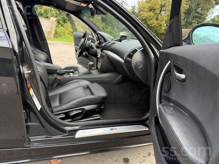 Black BMW 120 2007 in Ogre, with an engine capacity of 2.00 L and mileage of 235 thousand km for 2950 €, photo 10 on AUTOMOTO.COM.LV