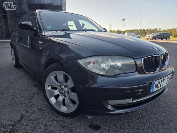 Black BMW 120 2007 in Kaunas, with an engine capacity of 2.00 L and mileage of 300 thousand km for 1749 €, photo 4 on AUTOMOTO.COM.LV