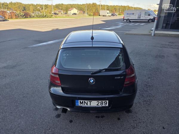 Black BMW 120 2007 in Kaunas, with an engine capacity of 2.00 L and mileage of 300 thousand km for 1749 €, photo 10 on AUTOMOTO.COM.LV