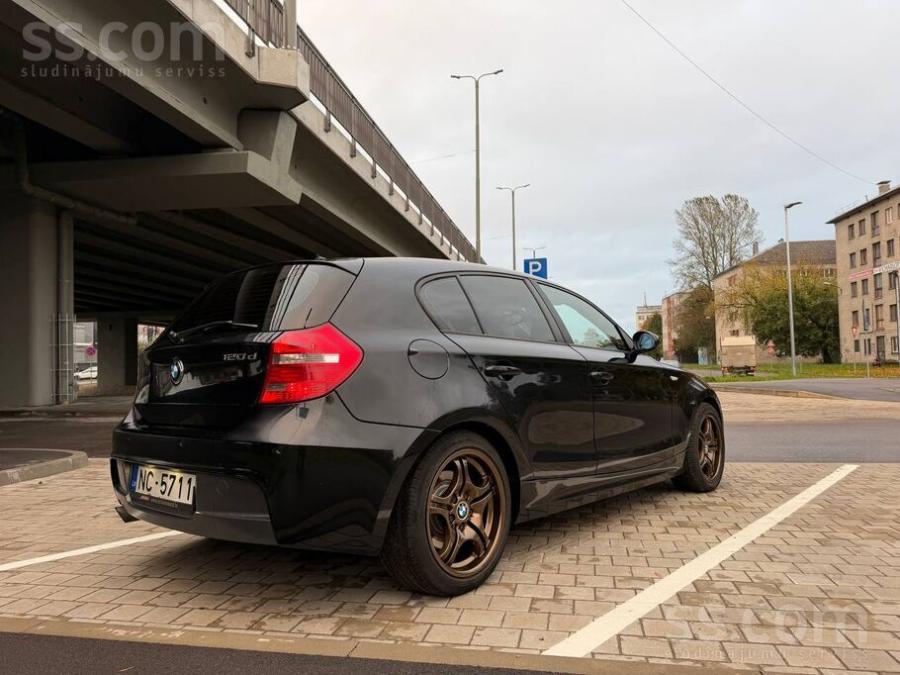 Melns BMW 120 2007 Rīga, ar dzinēja tilpumu 2.00 L un nobraukumu 280 tūkst. km par 4200 €, foto 3 vietnē AUTOMOTO.COM.LV