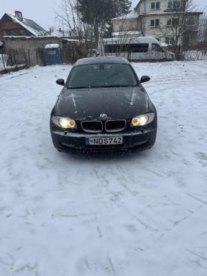 Black BMW 120 2008 in Kaunas, with an engine capacity of 2.00 L and mileage of 302 thousand km for 2900 €, photo 2 on AUTOMOTO.COM.LV