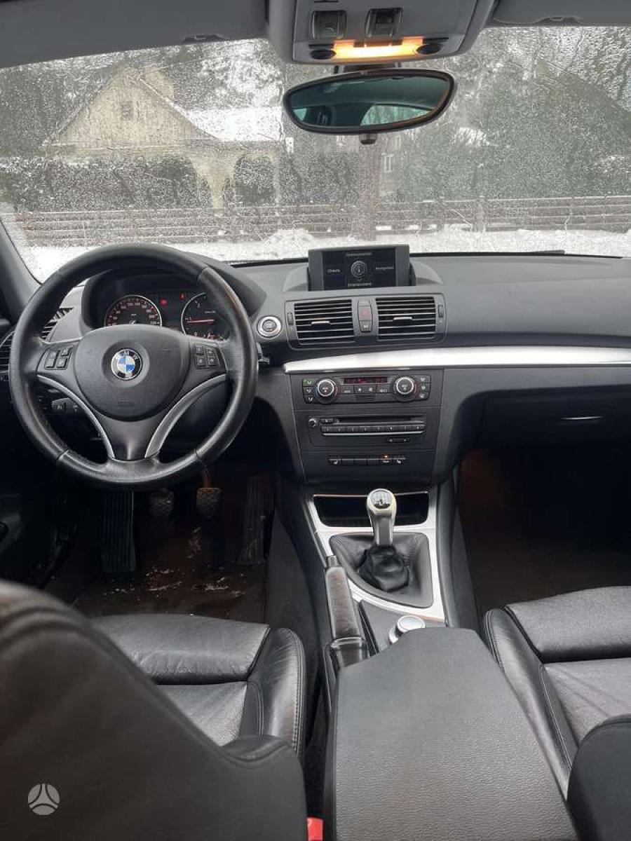 Black BMW 120 2008 in Kaunas, with an engine capacity of 2.00 L and mileage of 302 thousand km for 2900 €, photo 7 on AUTOMOTO.COM.LV