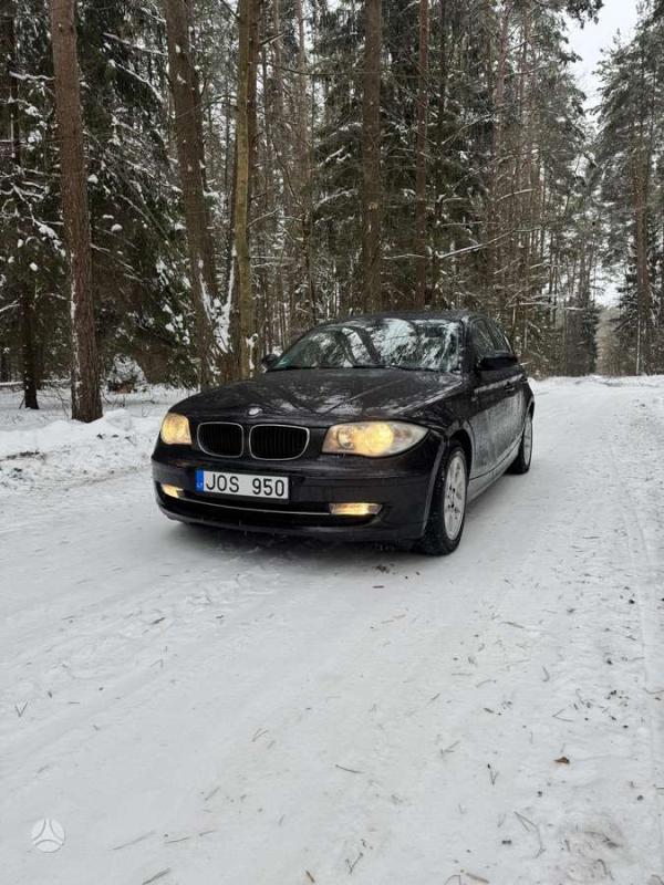 Black BMW 120 2008 in Vilnius, with an engine capacity of 2.00 L and mileage of 272 thousand km for 2950 €, photo 1 on AUTOMOTO.COM.LV