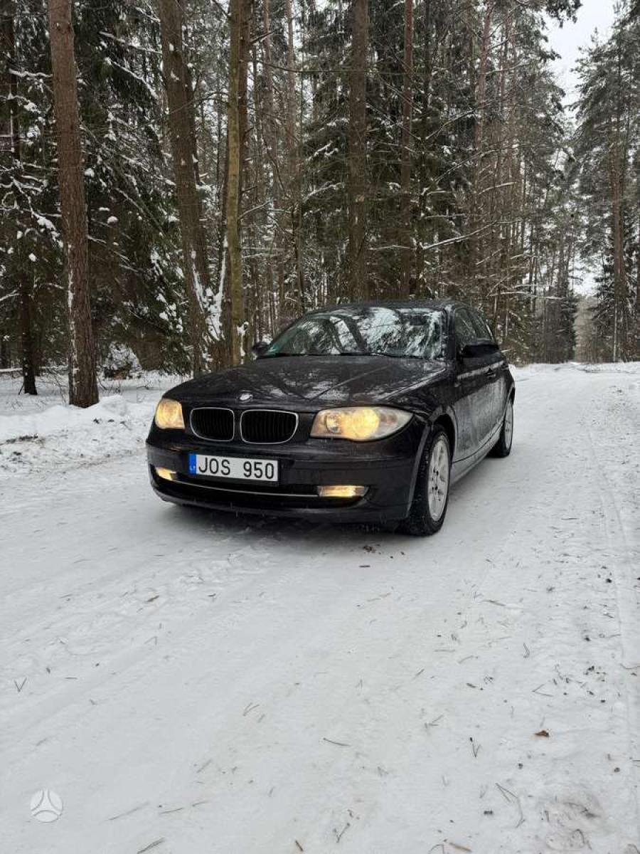 Black BMW 120 2008 in Vilnius, with an engine capacity of 2.00 L and mileage of 272 thousand km for 2950 €, photo 1 on AUTOMOTO.COM.LV