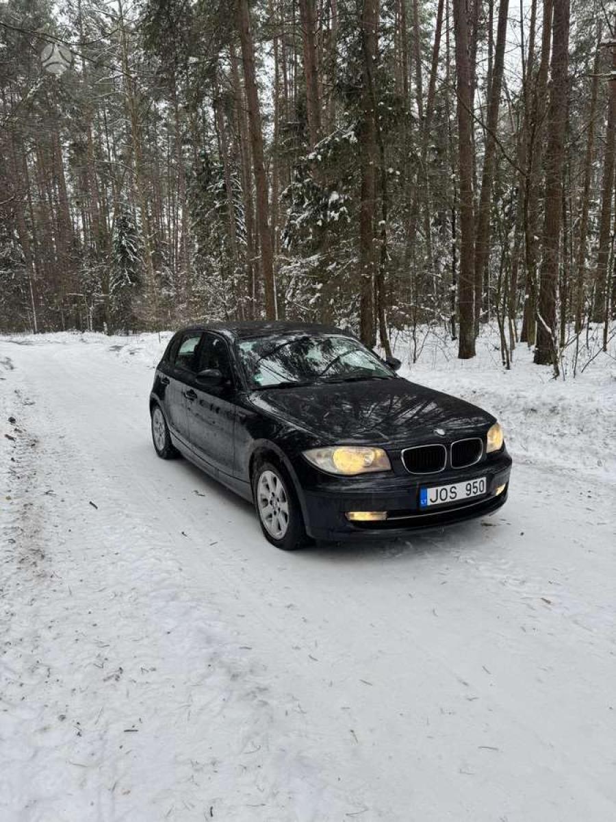 Black BMW 120 2008 in Vilnius, with an engine capacity of 2.00 L and mileage of 272 thousand km for 2950 €, photo 2 on AUTOMOTO.COM.LV