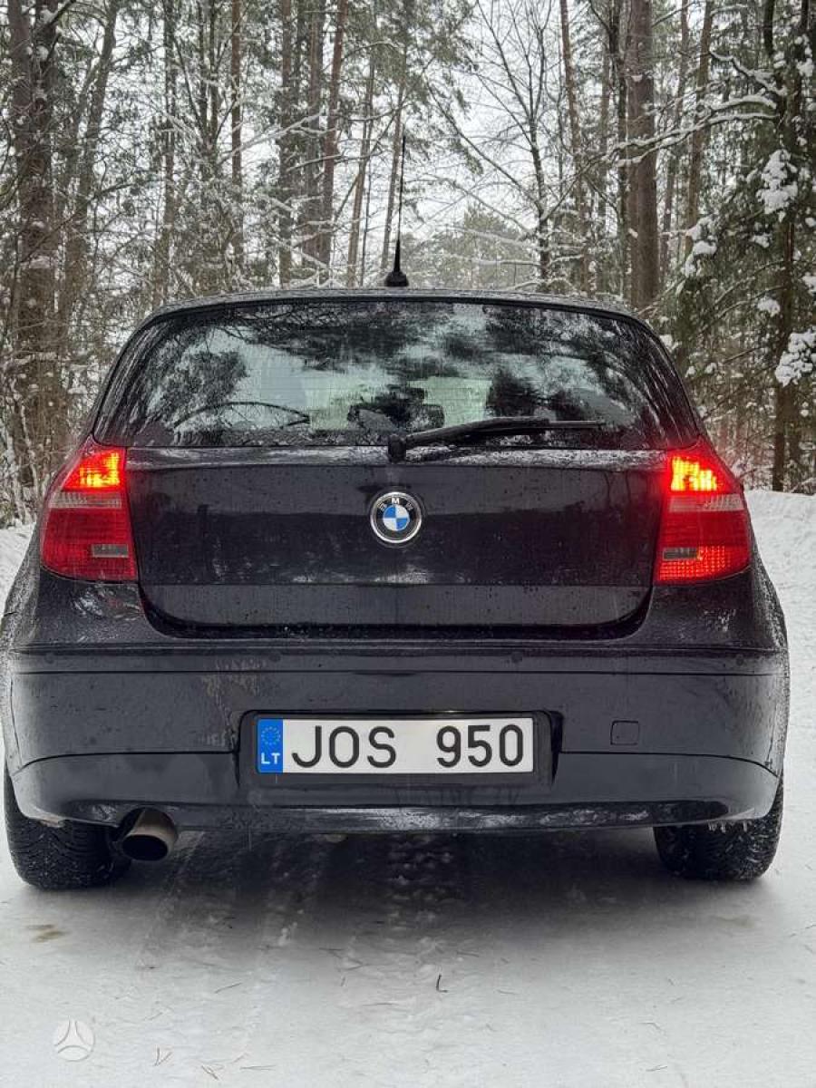 Black BMW 120 2008 in Vilnius, with an engine capacity of 2.00 L and mileage of 272 thousand km for 2950 €, photo 4 on AUTOMOTO.COM.LV