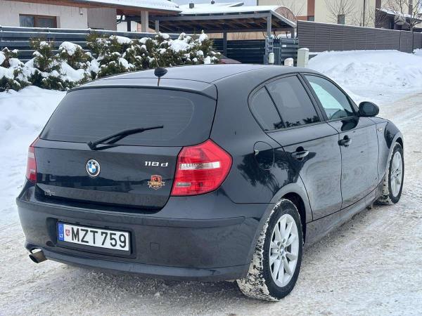 Melns BMW 120 2008 Viļņa, ar dzinēja tilpumu 2.00 L un nobraukumu 320 tūkst. km par 2700 €, foto 3 vietnē AUTOMOTO.COM.LV