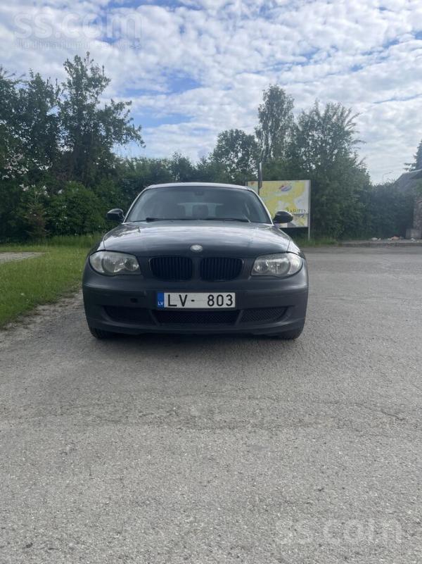 Black BMW 120 2008 in Ogre, with an engine capacity of 2.00 L and mileage of 298 thousand km for 3700 €, photo 1 on AUTOMOTO.COM.LV