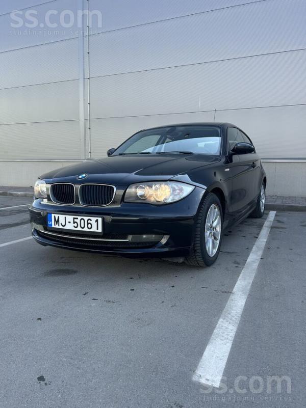 Black BMW 120 2008 in Riga, with an engine capacity of 2.00 L and mileage of 213 thousand km for 3500 €, photo 1 on AUTOMOTO.COM.LV