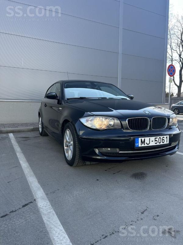 Black BMW 120 2008 in Riga, with an engine capacity of 2.00 L and mileage of 213 thousand km for 3500 €, photo 2 on AUTOMOTO.COM.LV