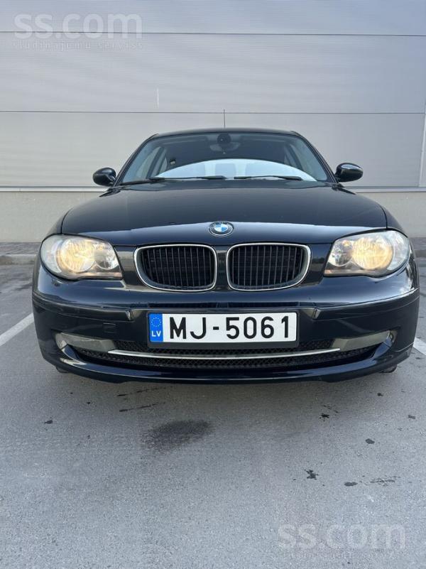 Black BMW 120 2008 in Riga, with an engine capacity of 2.00 L and mileage of 213 thousand km for 3500 €, photo 3 on AUTOMOTO.COM.LV