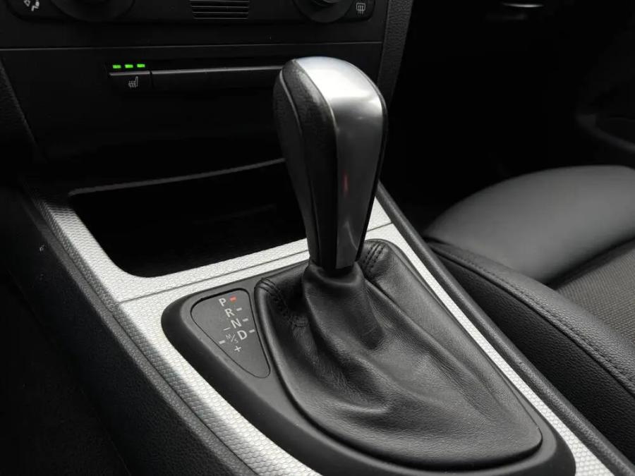 Melns BMW 120 2008 Rīga, ar dzinēja tilpumu 2.00 L un nobraukumu 270 tūkst. km par 4690 €, foto 13 vietnē AUTOMOTO.COM.LV