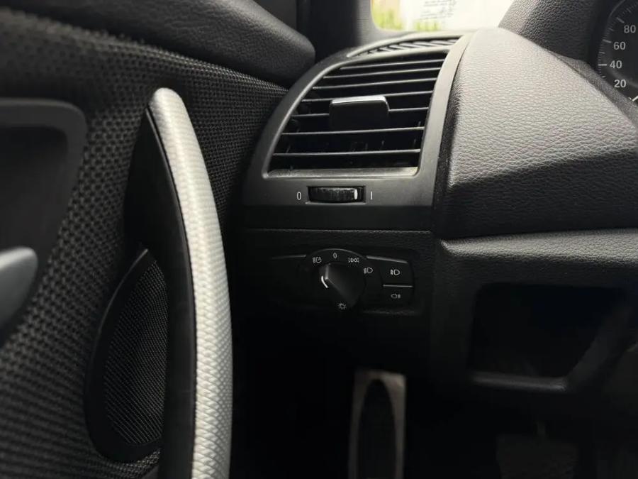 Melns BMW 120 2008 Rīga, ar dzinēja tilpumu 2.00 L un nobraukumu 270 tūkst. km par 4690 €, foto 20 vietnē AUTOMOTO.COM.LV
