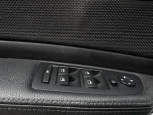 Melns BMW 120 2008 Rīga, ar dzinēja tilpumu 2.00 L un nobraukumu 270 tūkst. km par 4690 €, foto 23 vietnē AUTOMOTO.COM.LV