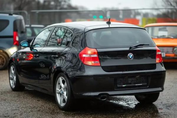 Black BMW 120 2008 in Liepaja, with an engine capacity of 2.00 L and mileage of 268 thousand km for 6200 €, photo 3 on AUTOMOTO.COM.LV