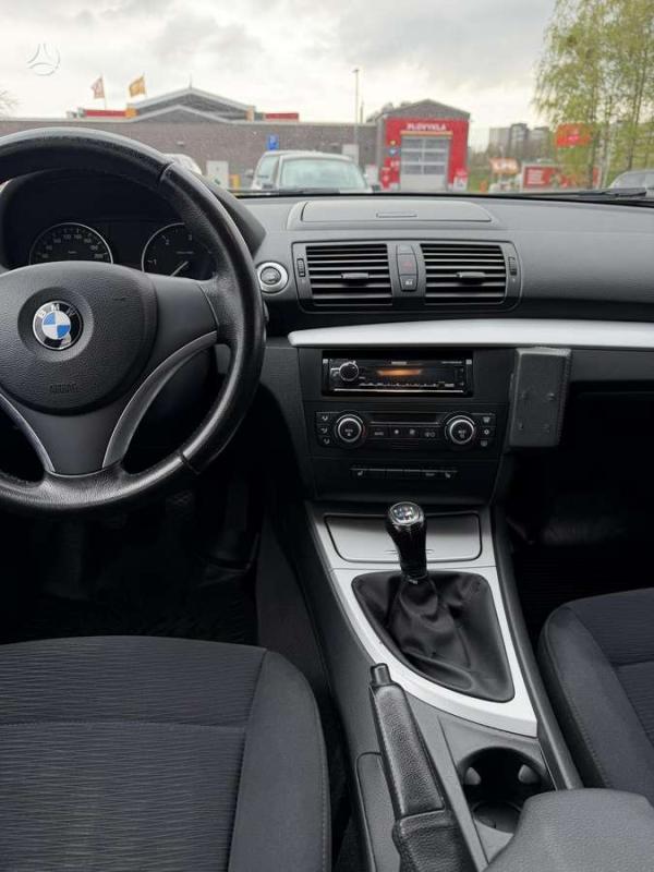 Black BMW 120 2008 in Kaunas, with an engine capacity of 2.00 L and mileage of 270 thousand km for 2200 €, photo 8 on AUTOMOTO.COM.LV
