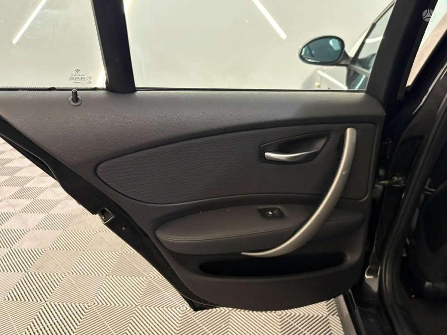 Melns BMW 120 2008 Marijampole, ar dzinēja tilpumu 2.00 L un nobraukumu 262 tūkst. km par 4750 €, foto 13 vietnē AUTOMOTO.COM.LV