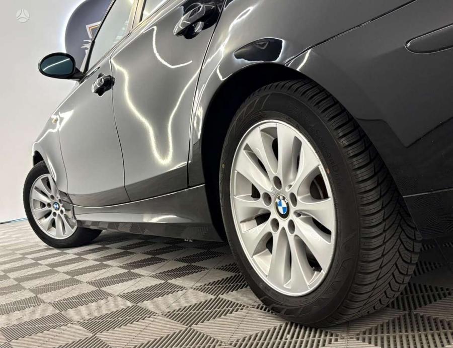 Melns BMW 120 2008 Marijampole, ar dzinēja tilpumu 2.00 L un nobraukumu 262 tūkst. km par 4750 €, foto 15 vietnē AUTOMOTO.COM.LV