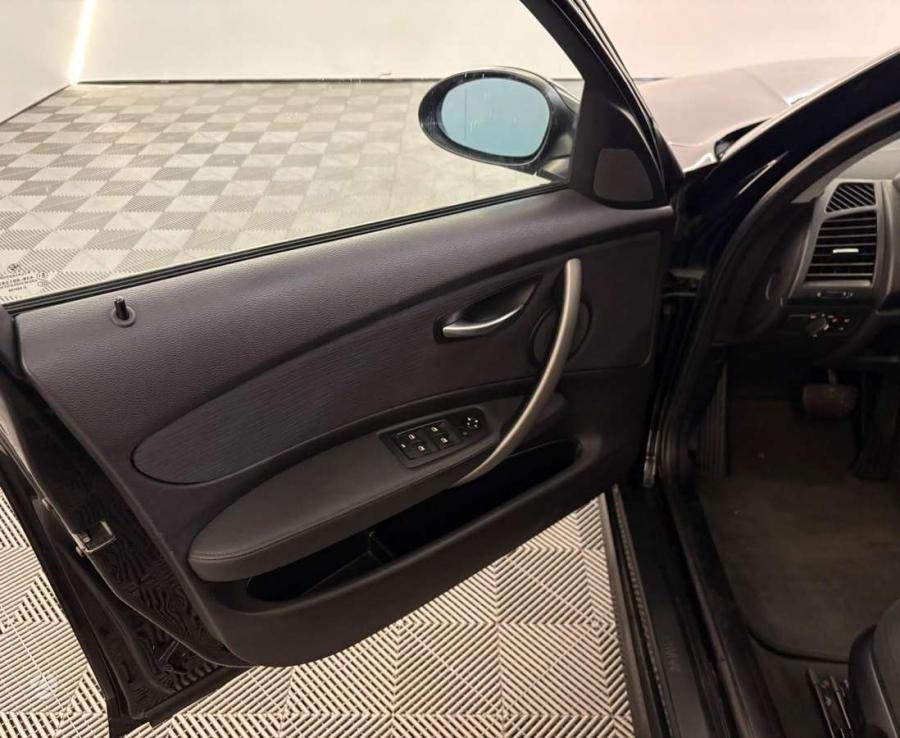 Melns BMW 120 2008 Marijampole, ar dzinēja tilpumu 2.00 L un nobraukumu 262 tūkst. km par 4750 €, foto 20 vietnē AUTOMOTO.COM.LV